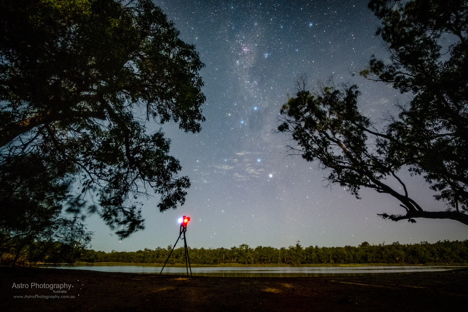 Aurora Australis, again! Feb 27th 2023 – Roger Groom's Website